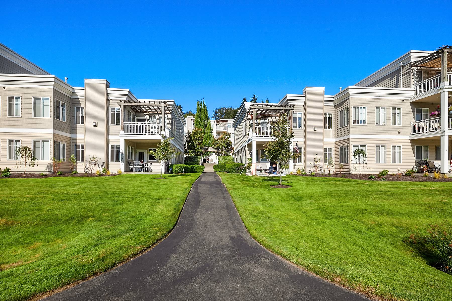 Fantastic Riverfront 2 Bedroom Condominium, Bothell - Nicole Mangina