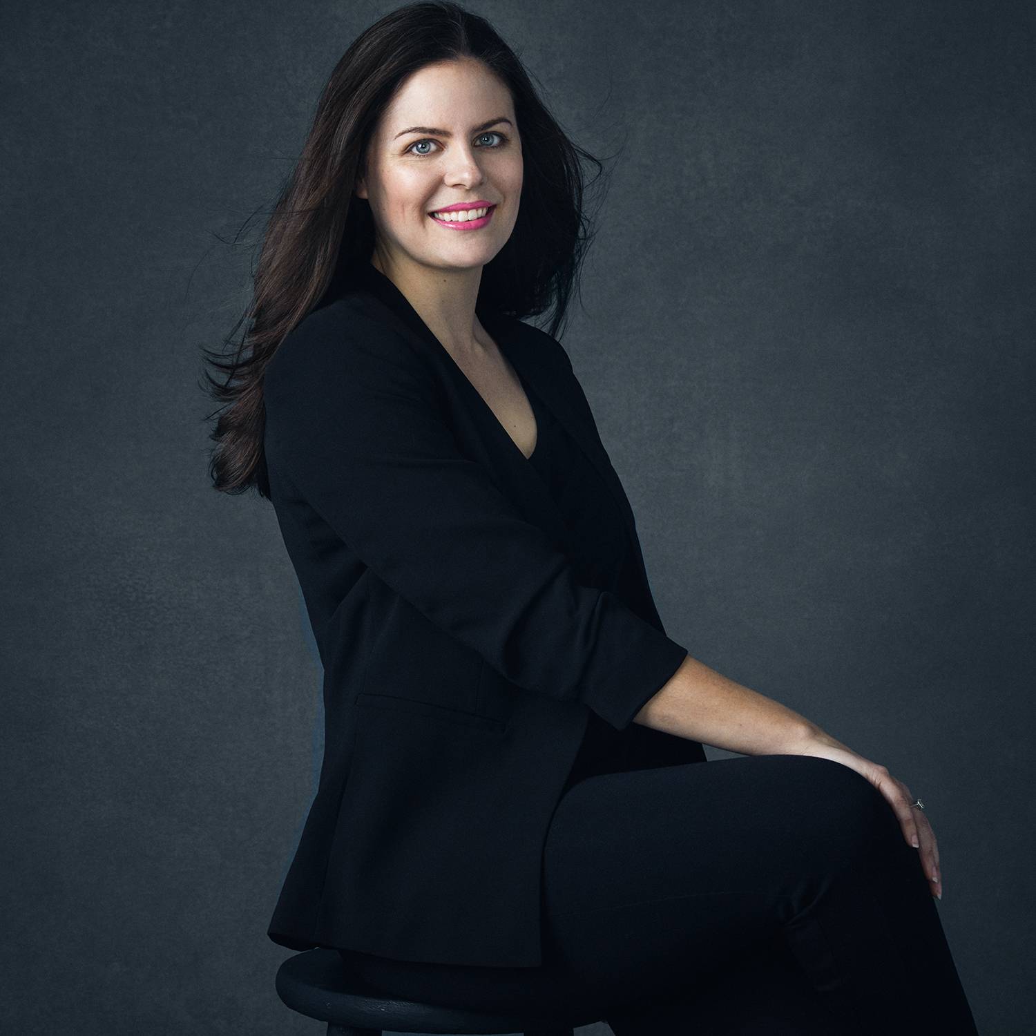 The 425 Show: Haley Shapley - Author of Strong Like Her - Nicole Mangina